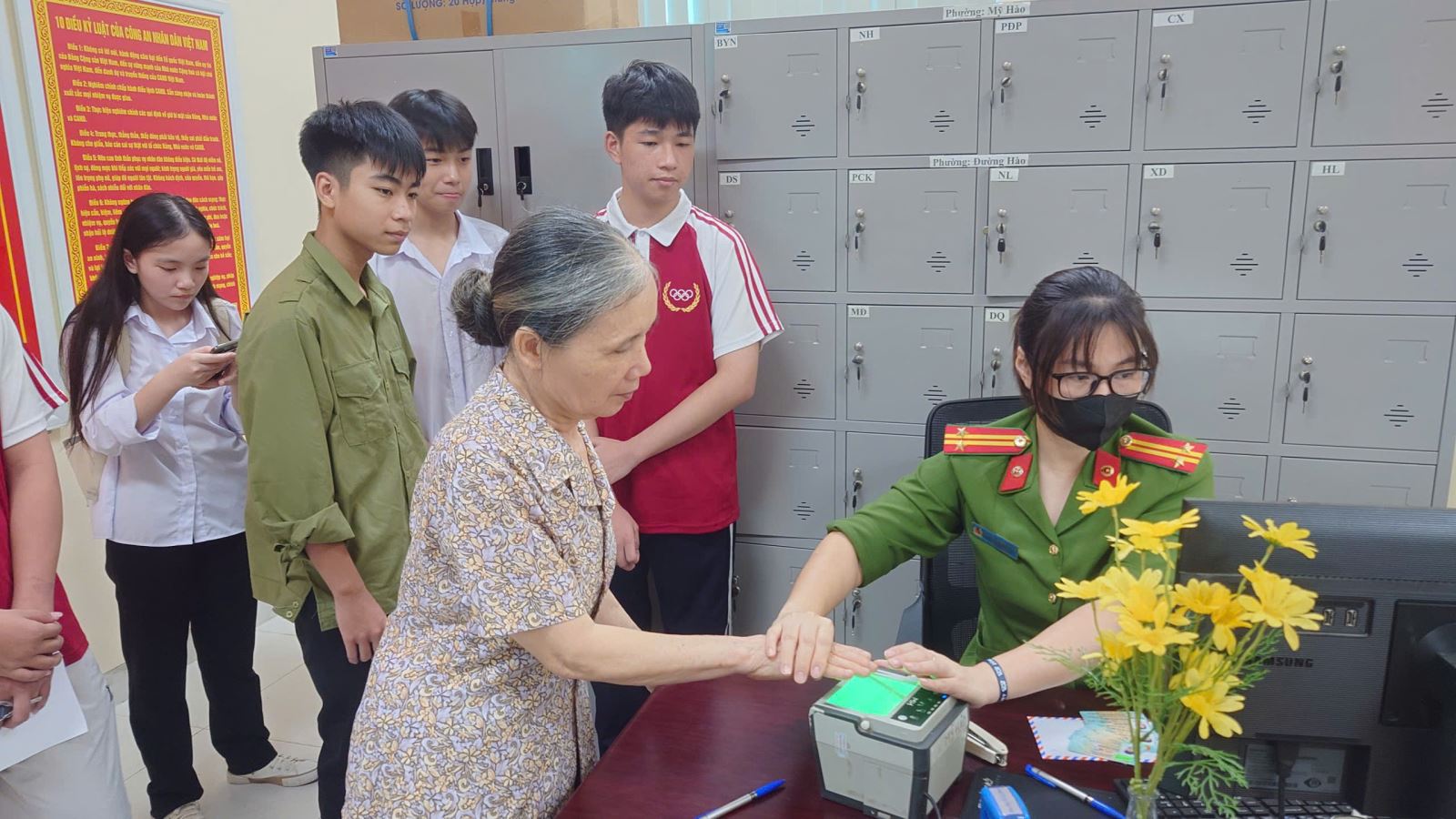 Công an phường Đường Hào triển khai kế hoạch cấp tài khoản định danh điện tử mức 2